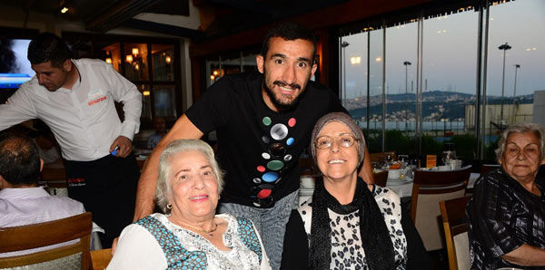 Mehmet ve Selda Topal çifti iftar düzenledi - Fenerbahceliyiz.Org